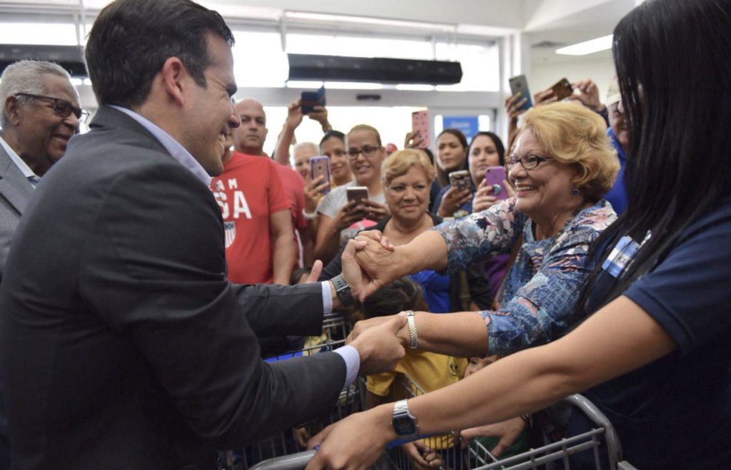 P. Rico-Gobernador encabeza reapertura de instalaciones del Walmart ...